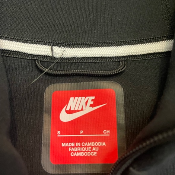 Nike | Shirts | Nike Sportswear Tech Fleece Windrunner Black Fb79210 ...